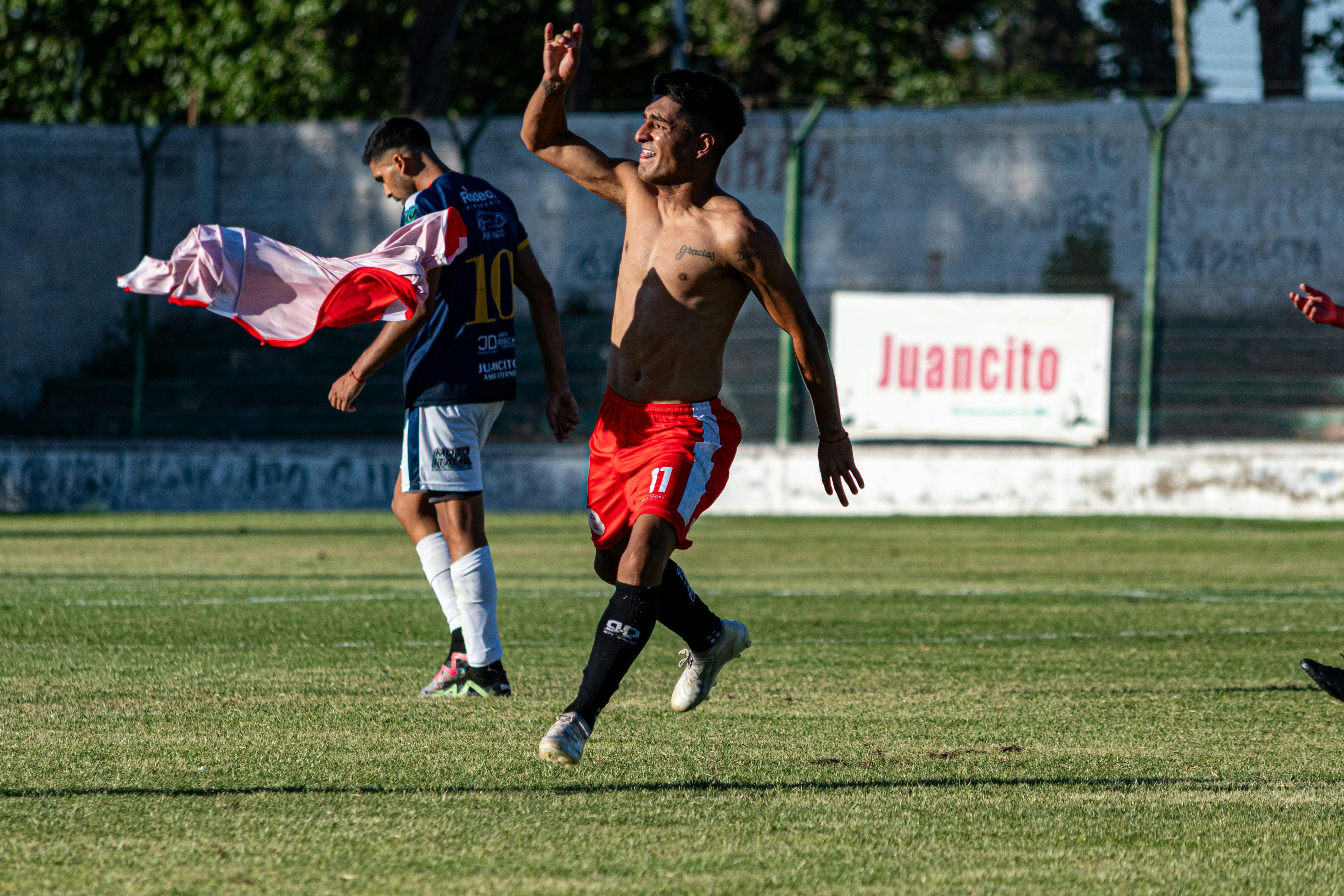 PSG, 애스턴 빌라에 3-1 역전승으로 UCL 4강행 '성큼' - Issue Moment
